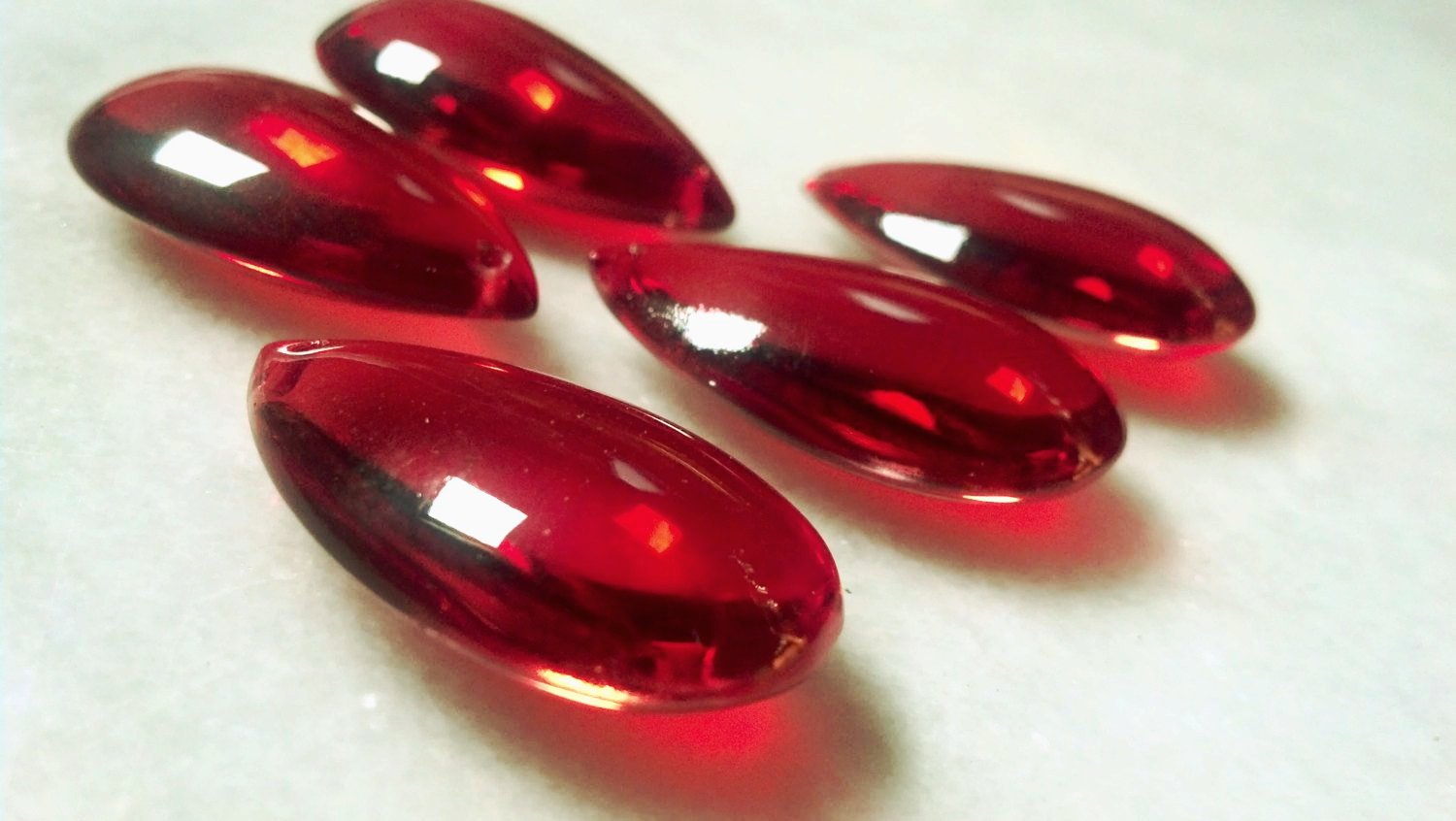 Red Smooth Teardrop Chandelier Crystals, 38mm Pack of 5 – ChandelierDesign